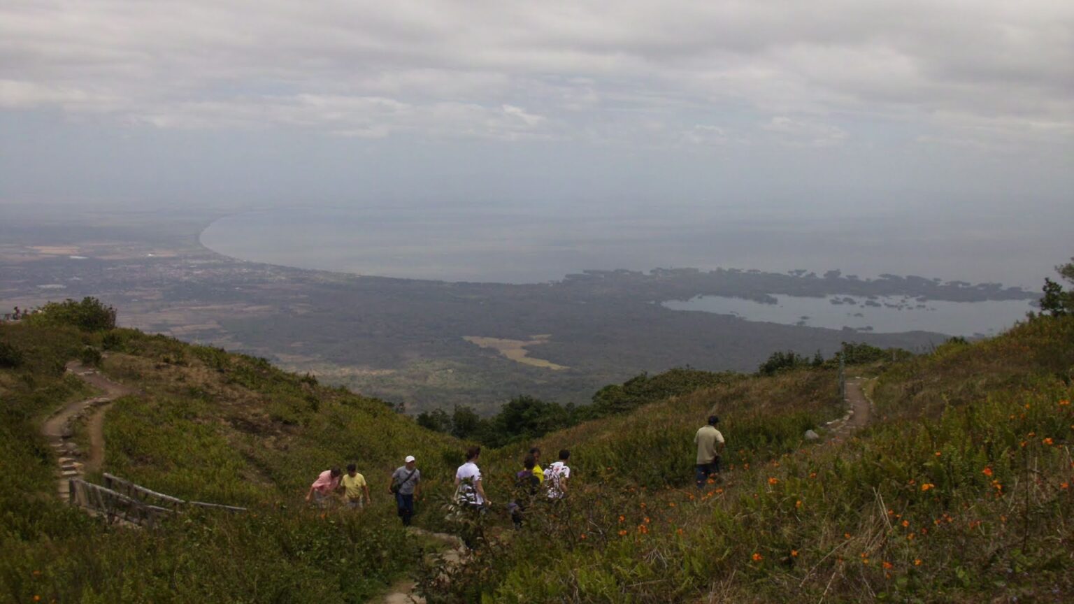 Volcán Mombacho: Una aventura entre las cumbres y la naturaleza - Vive ...